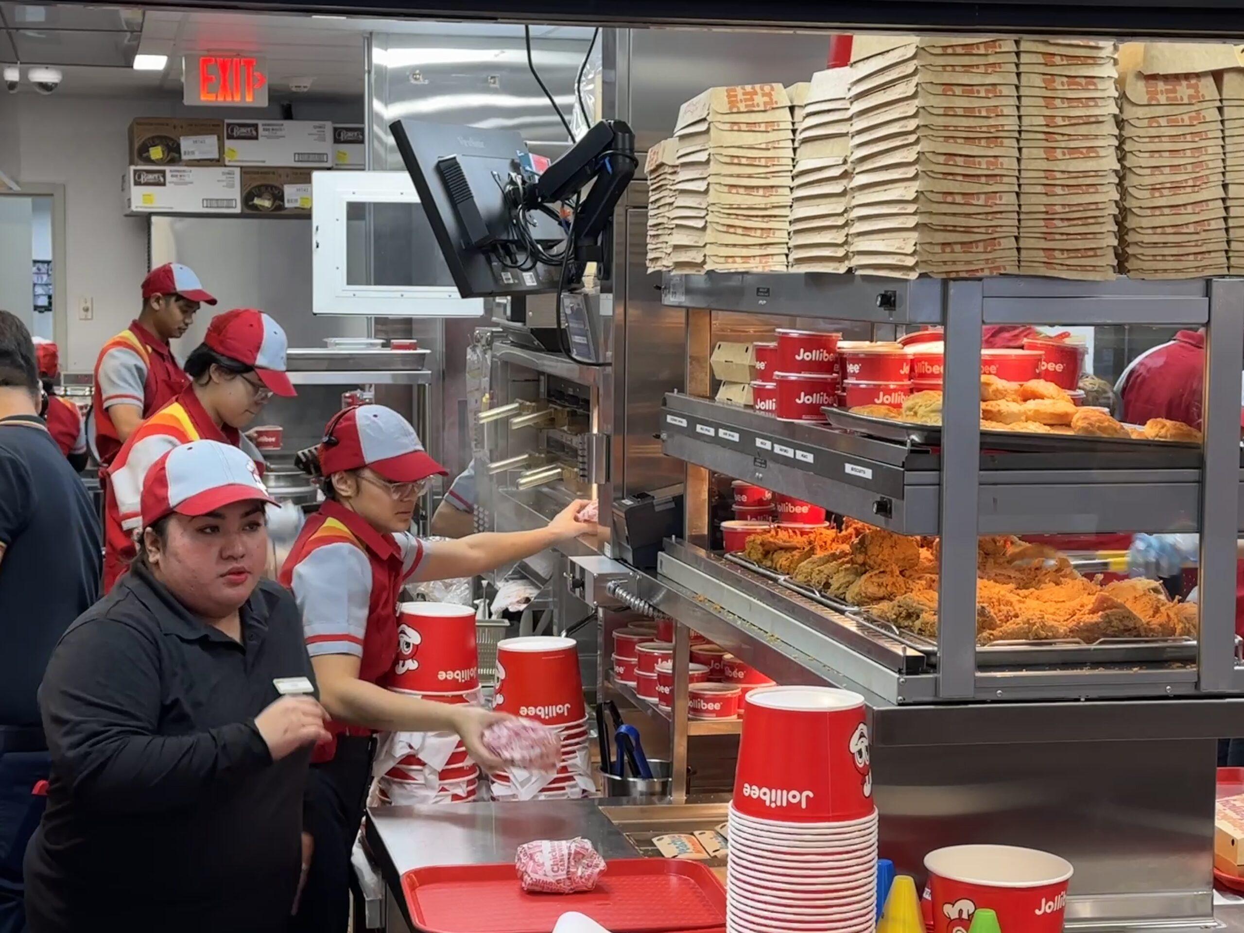 Jollibee opens its doors to eager diners in Chantilly - The Burn