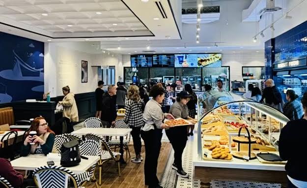 Loudoun’s first Paris Baguette is open for business