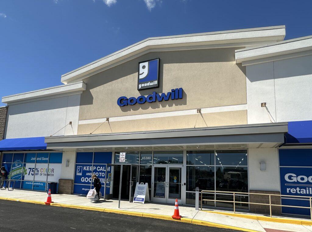 Loudoun’s new Goodwill store opens to big crowds - The Burn